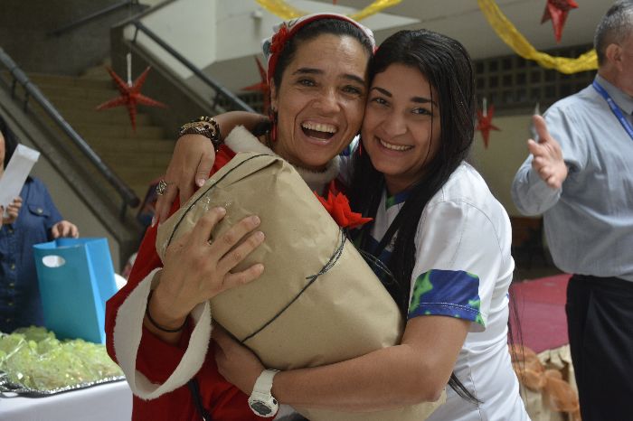 Docentes y administrativos celebraron en un encuentro navideño ...