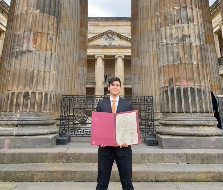 Egresado Joshua Mera Jiménez fue reconocido por el Congreso | Colegio ...