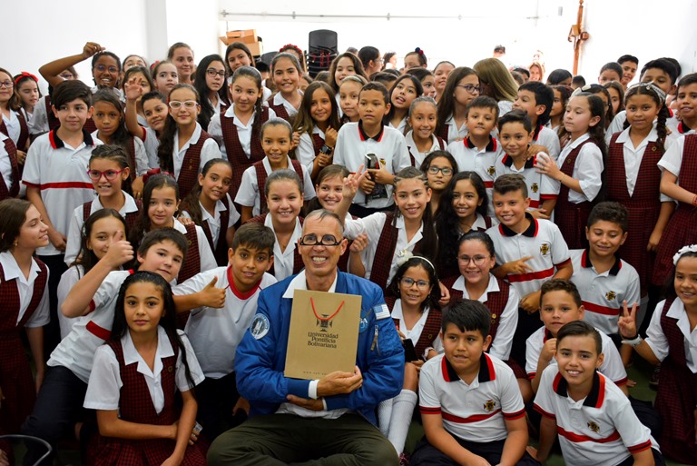 Mike Mongo en la primaria de la UPB | Colegio de la UPB