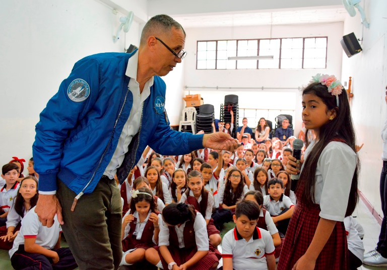 Mike Mongo en la primaria de la UPB | Colegio de la UPB